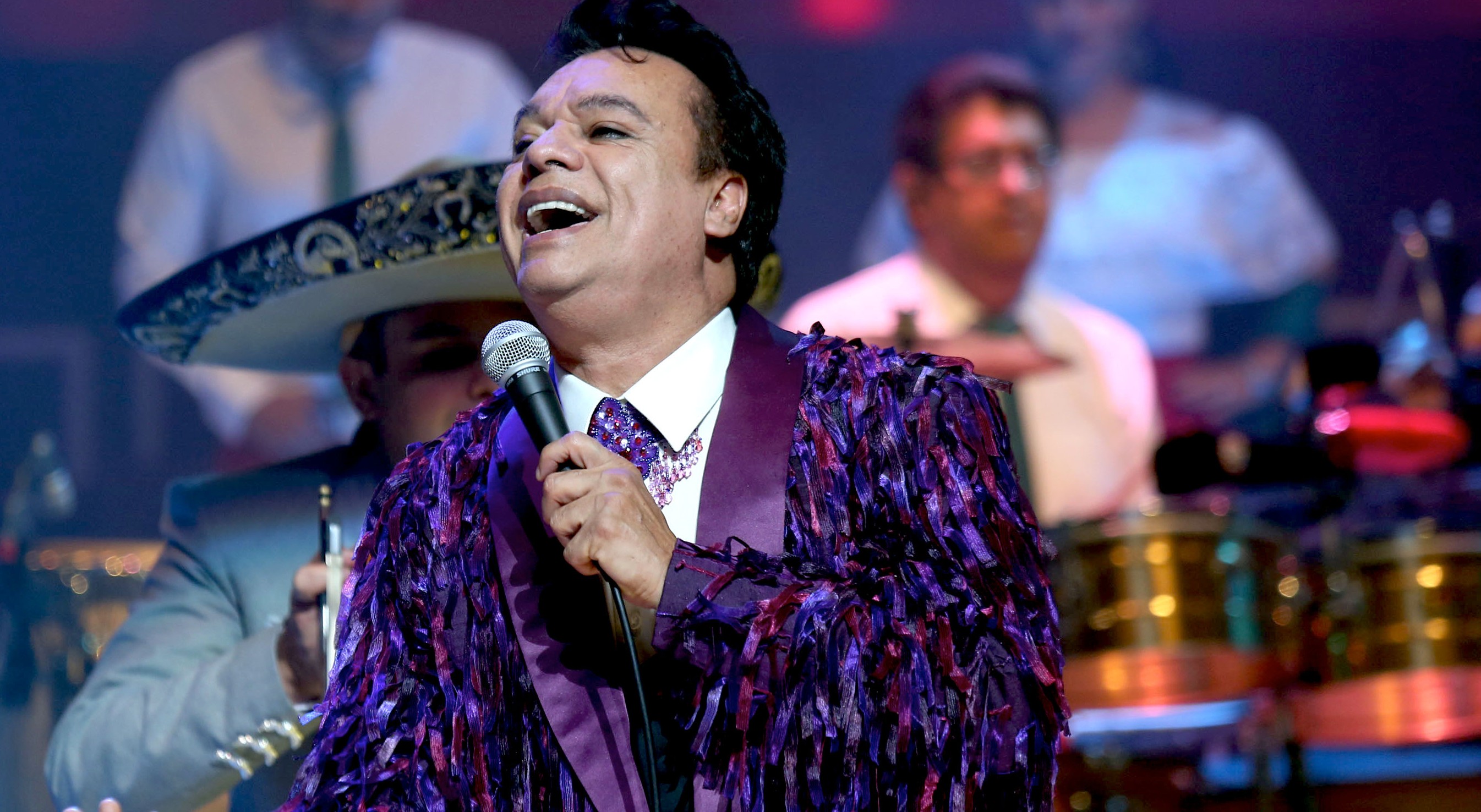 Homenaje A Juan Gabriel Con El Premio Estrella De Los Billboard Latino Homenaje A Juan Gabriel Con El Premio Estrella De Los Billboard Latino